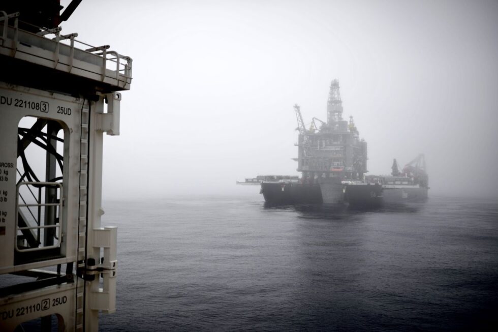 Cenovus installs topsides on West White Rose gravity base offshore ...